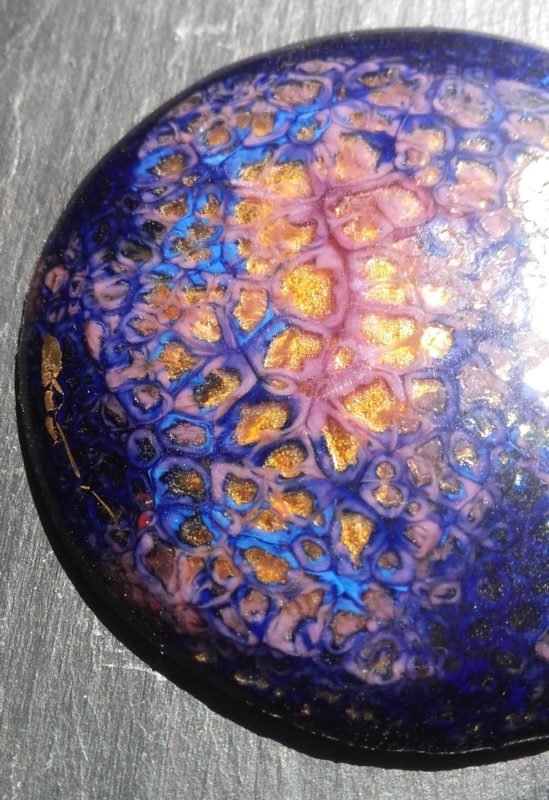 Un atelier d'émaux grand feu, savoir-faire rare en France
